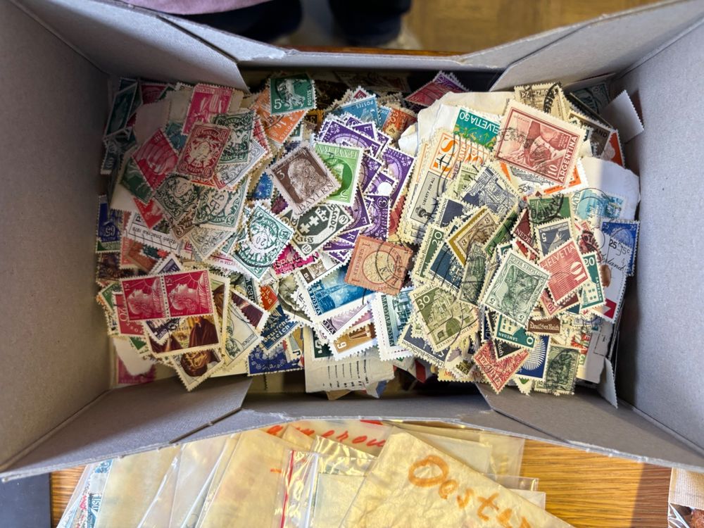 Karton mit 400 Gramm Marken weltweit ab Alt | Kaufen auf Ricardo