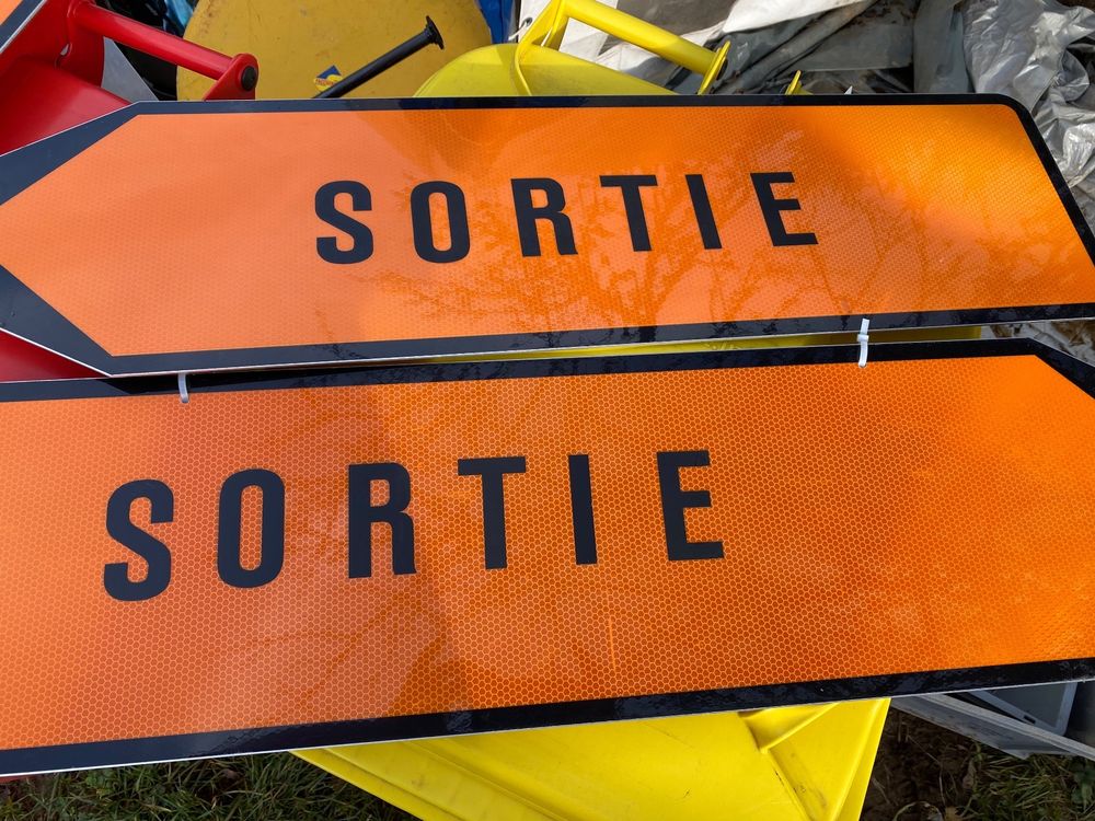 Panneau signalisation sortie (Gebraucht) in Montmollin für CHF 20 – mit ...
