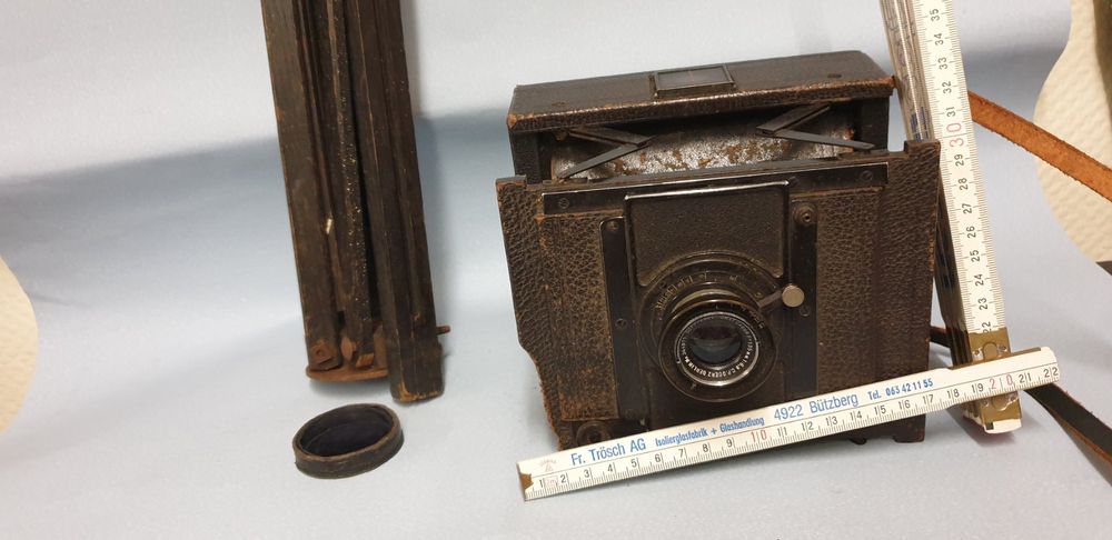 Antike Goerz Berlin Kamera mit Holzstativ (Gebraucht) in Emmen für CHF 70 – mit Lieferung auf ...