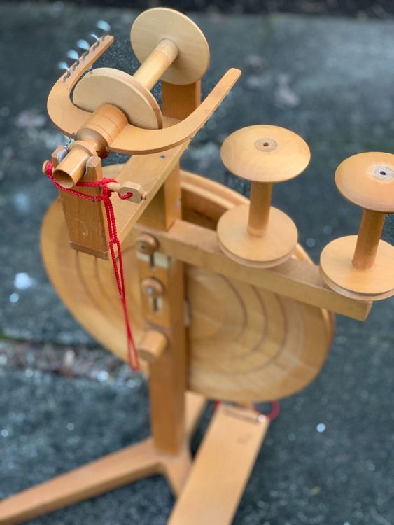 Spinnrad aus Holz ** Handarbeit ** (Gebraucht) in für CHF 70 – nur ...