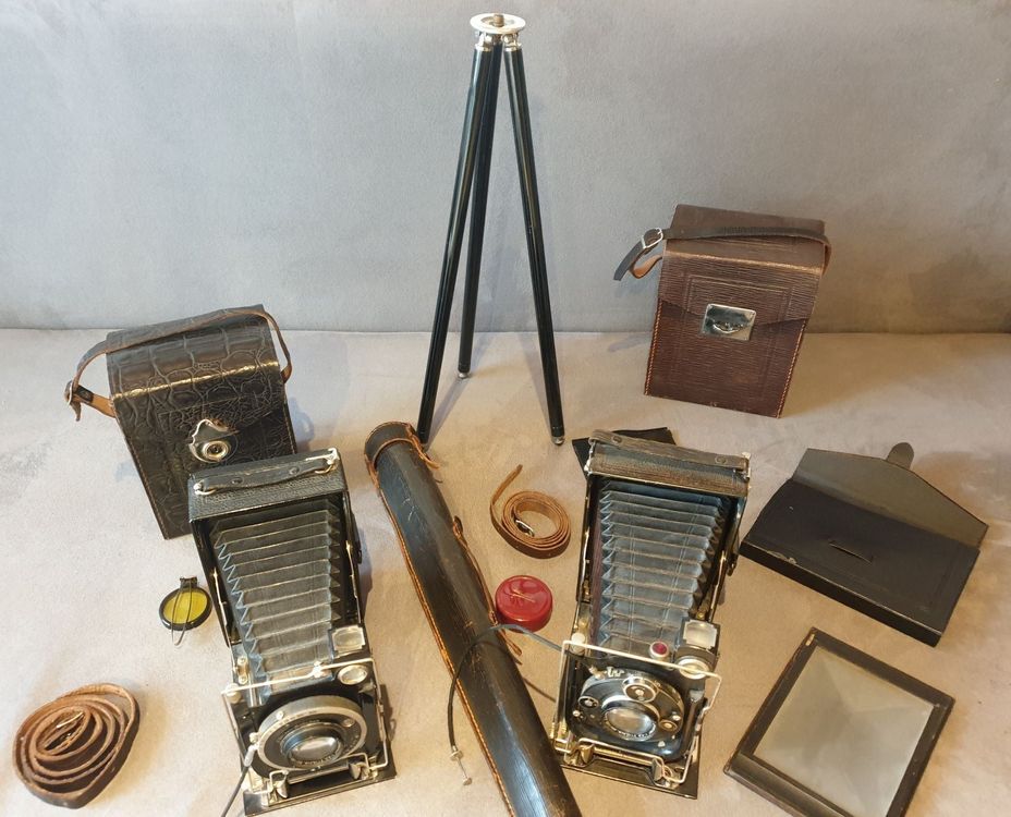 2 antike Kameras mit div. Zubehör | Kaufen auf Ricardo