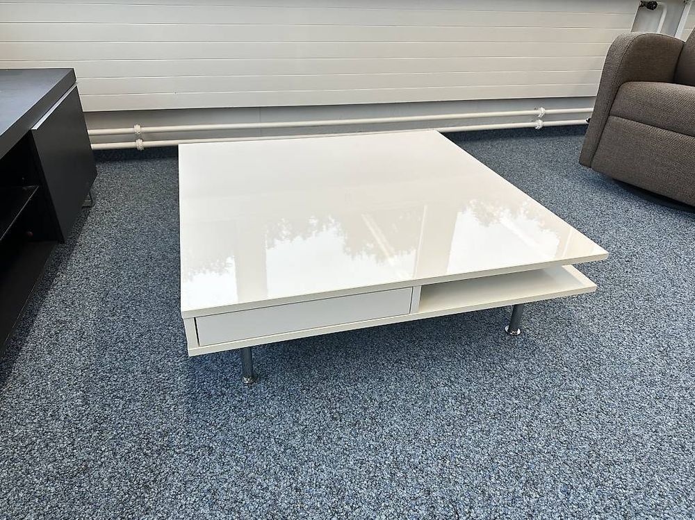 Ikea TOFTERYD - Club-Tisch / Lounge-Tisch weiss (Gebraucht) in ...