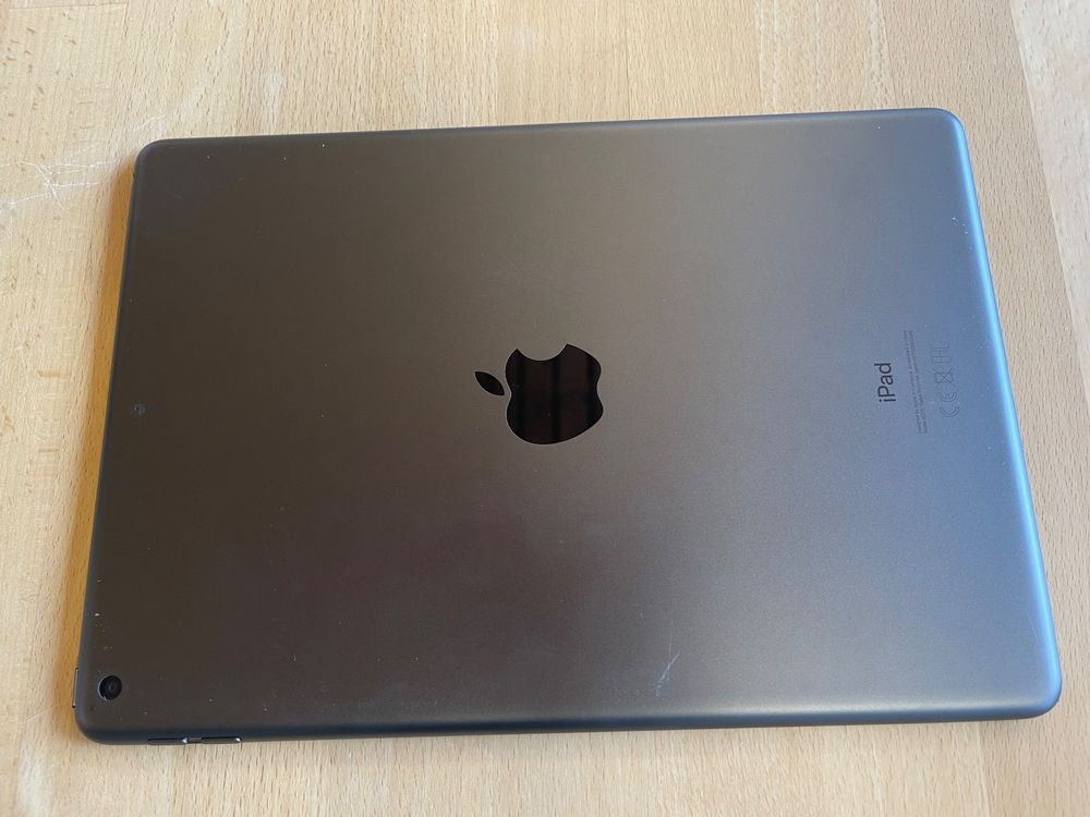 iPad 8. Generation - 128GB! (Defekt) in Schänis für CHF 91 – mit ...