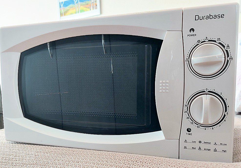 Mikrowelle «Durabase» 140 - 700 Watt (Gebraucht) in für CHF 20 – nur ...