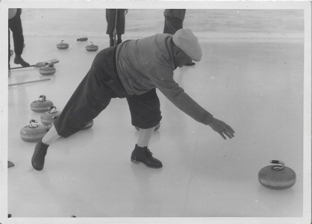 Lenzerheide (?) - Ein (Prof. Dr. Anderes) beim Curlen | Kaufen auf Ricardo