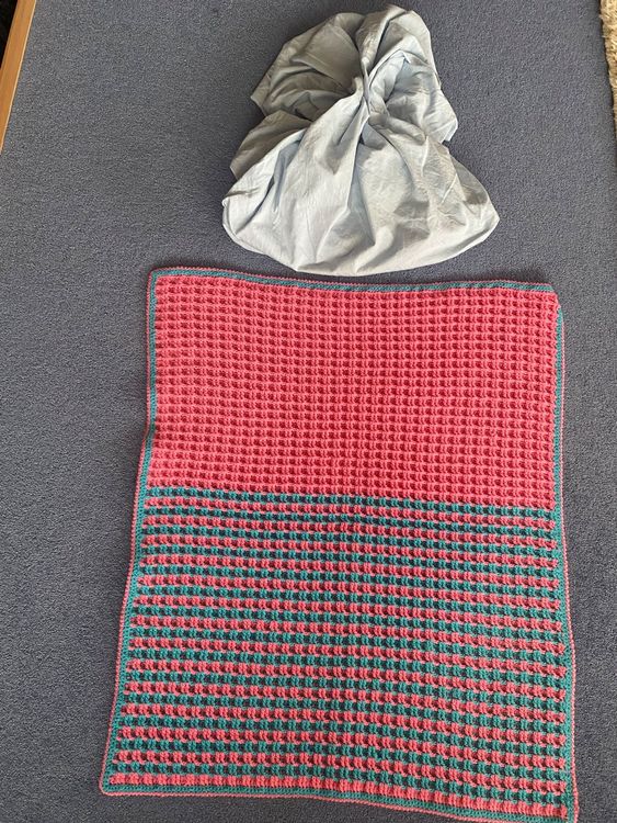 Baby-Decke gehäkelt und Fix-Leintuch für Kinderbett NEU | Kaufen auf Ricardo