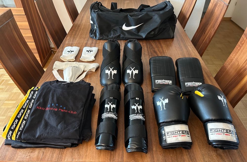 Vollständige KICKBOX-Ausrüstung AB CHF 1.- | Kaufen auf Ricardo