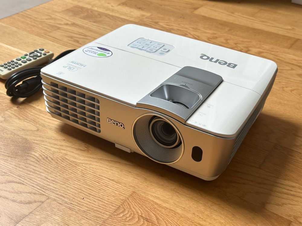 BenQ W1070 - 3D Beamer - Full HD, 2000 lm - Superpreis (Gebraucht) in ...