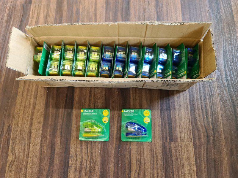 Posten Mini Tacker in 2 Farben ab 1.- (Neu und originalverpackt) in Krinau für CHF 1 – nur ...