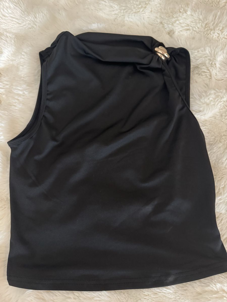 Schickes, schwarzes Top mit Gold-Detail, Grösse M (Gebraucht) in ...