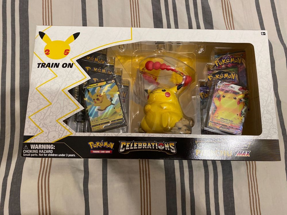 Pokemon Celebrations Premium Figure Collection: Pikachu VMAX (Neu ...