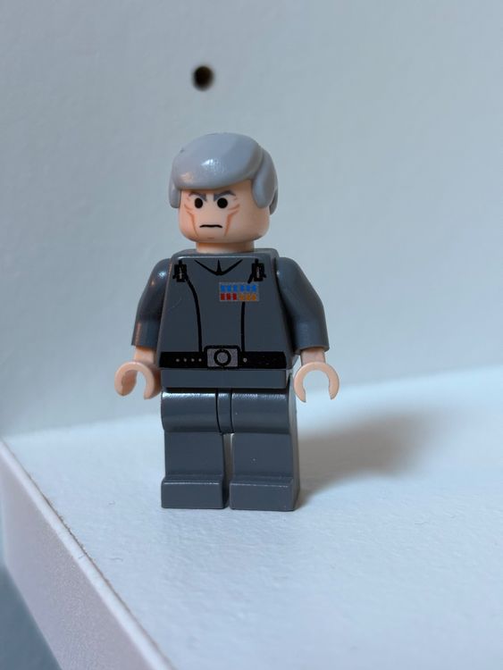 Lego figurine Star Wars Grand Moff Tarkin Figur (Gebraucht) in Fully ...