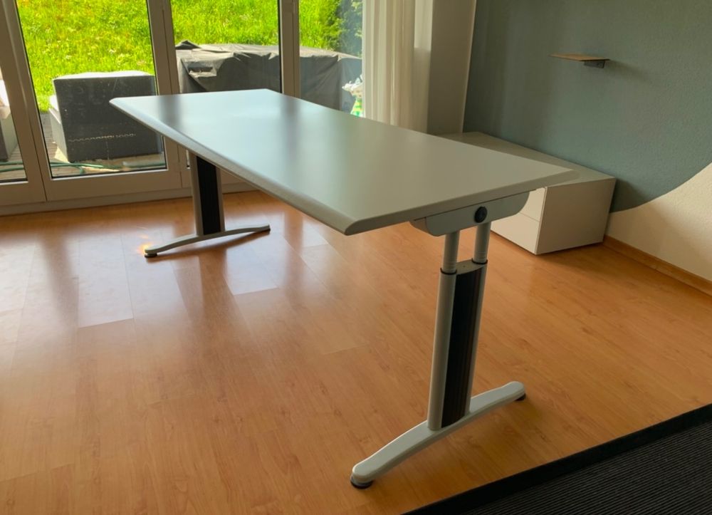 Lista Office, Pult, Schreibtisch, Bürotisch, höhenverstellba (Gebraucht ...