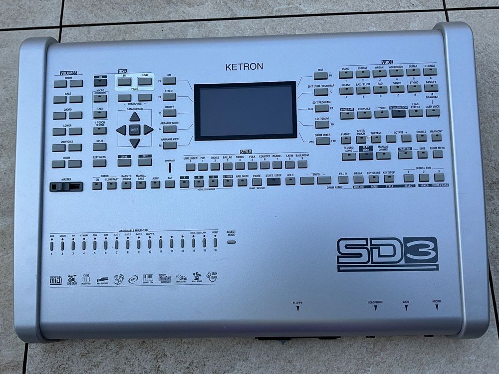 Begleit-Arranger Ketron SD3 / Midi (Gebraucht) in Jeuss für CHF 280 – mit Lieferung auf Ricardo ...