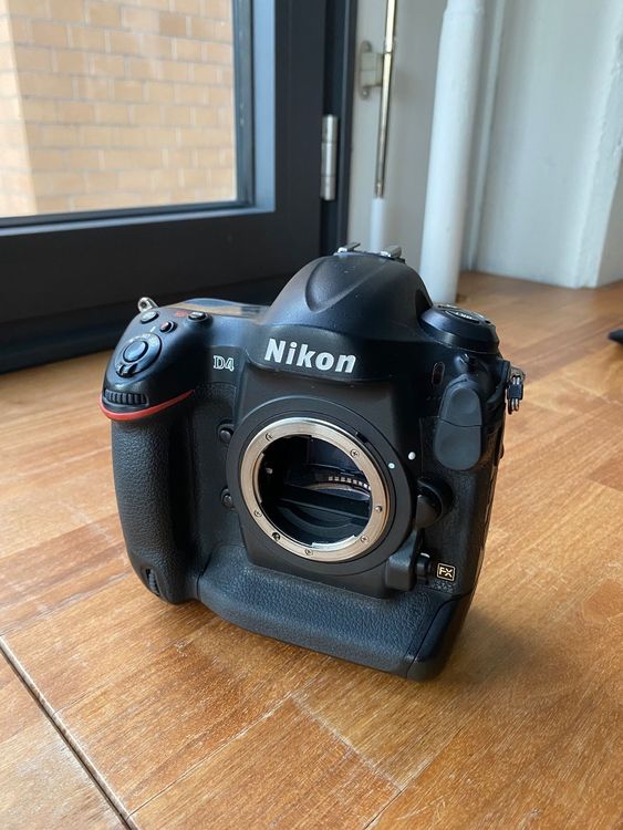 Nikon D4 (Gebraucht) in Berolle für CHF 281 – mit Lieferung auf Ricardo ...