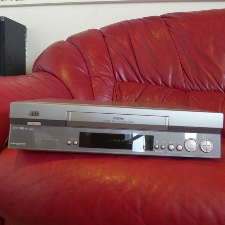 VHS Videorecorder JVC - HR - J 680 | Kaufen auf Ricardo