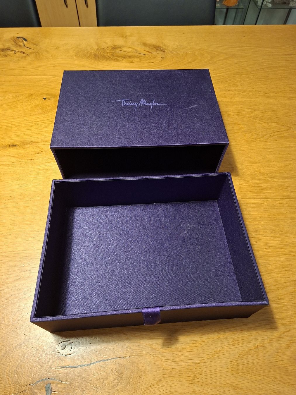 Thierry Mugler leere Schmuckbox, lila, Top Zustand! (Gebraucht) in ...