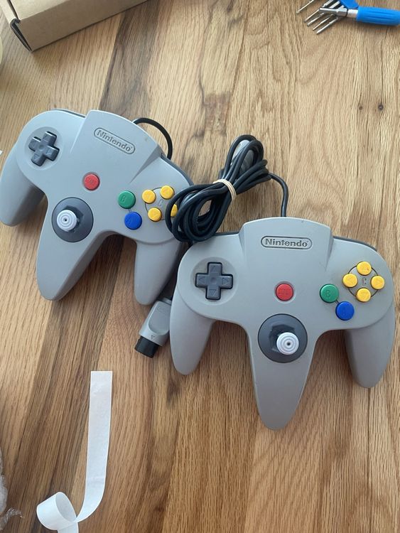2x Original Nintendo 64 Controllers (Gebraucht) in für CHF 35 – mit ...