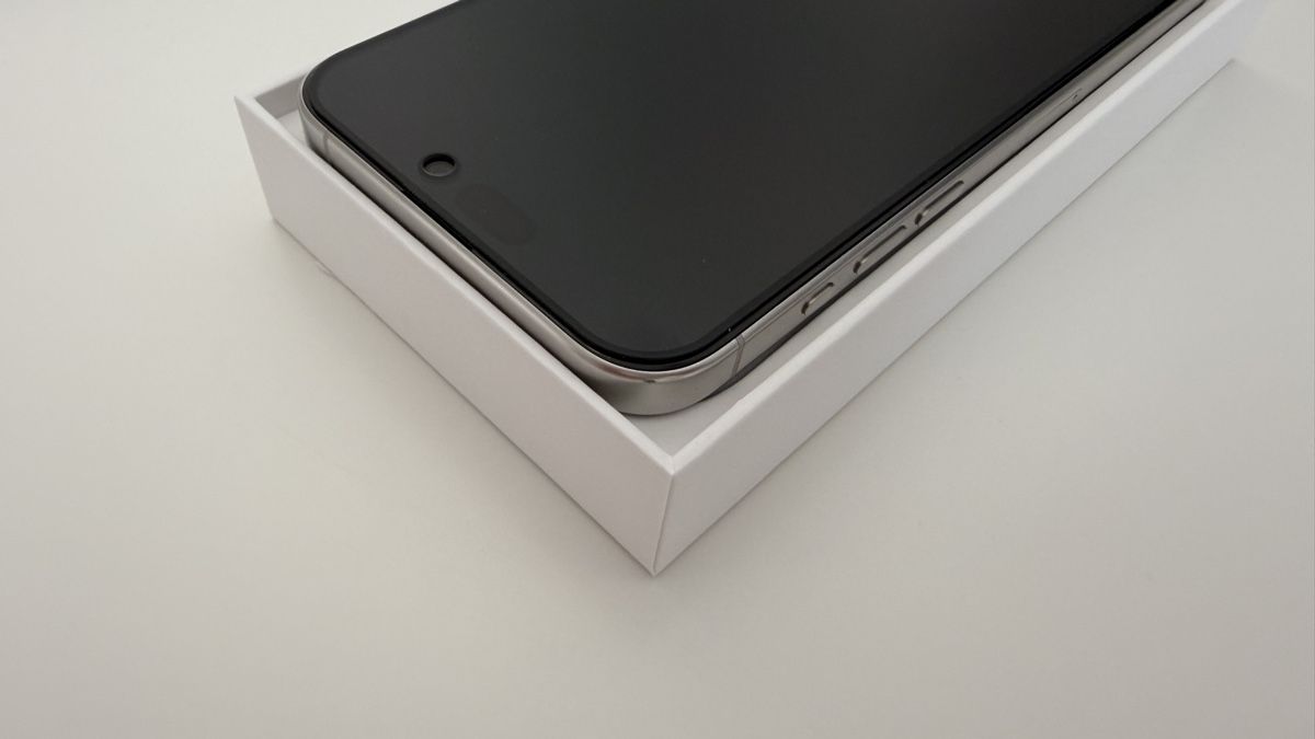iPhone 15 Pro Max | 256 GB | Weiss | Neuwertig (Neu (gemäss ...