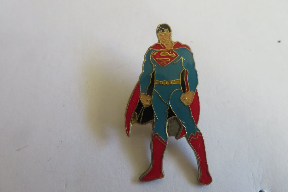 1 Pin Superman 37x19 mm (Gebraucht) in Seengen für CHF 2 – mit ...