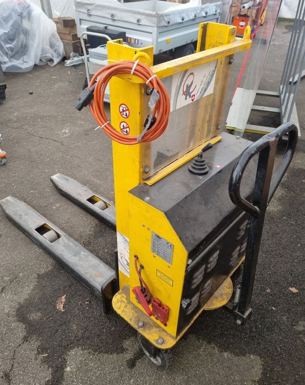 Manueller Gabelstapler mit elektrischem Hub (bis 96cm) (Gebraucht) in ...