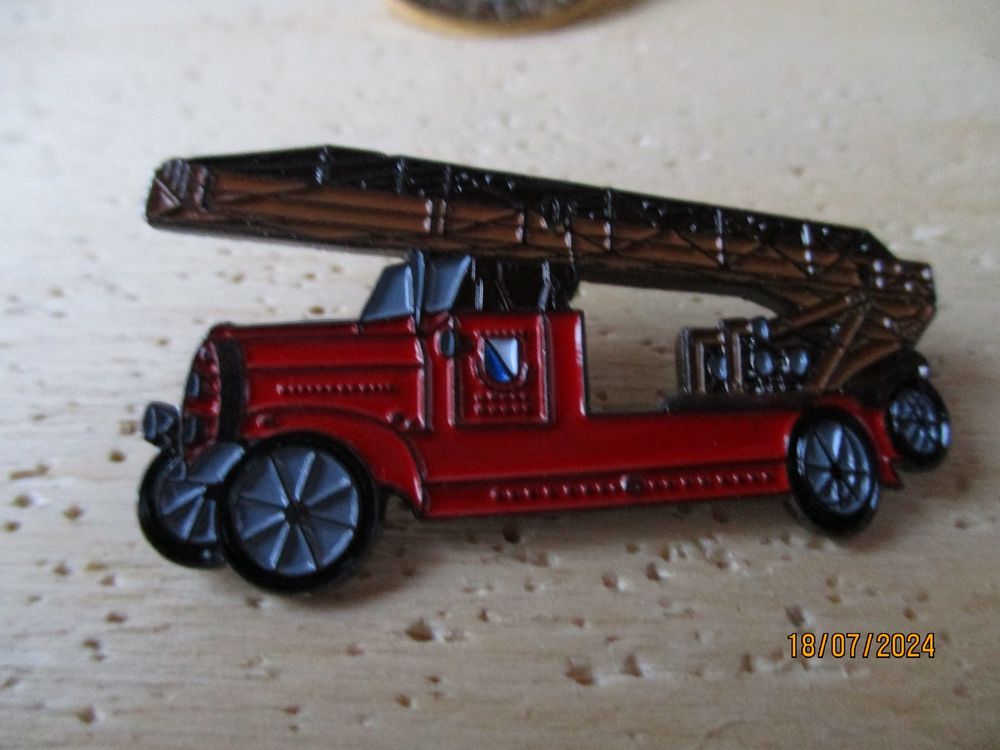 Saurer LKW Feuerwehr Pin Limitiert NR 134 | Kaufen auf Ricardo
