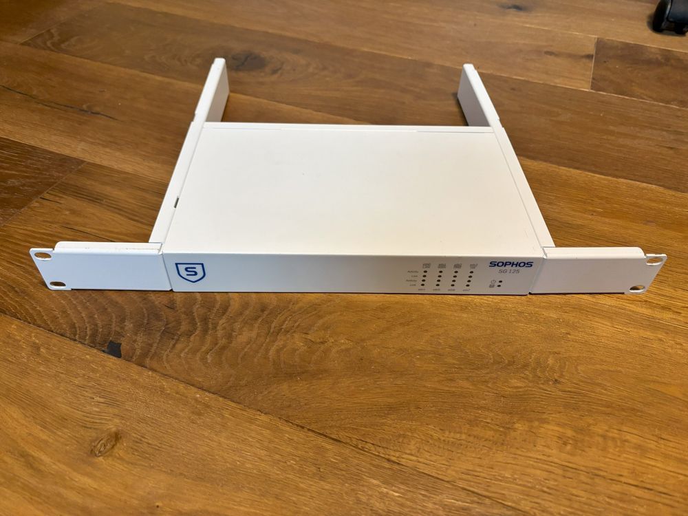 Sophos SG 125 Firewall mit Rack Mount Winkel (Gebraucht) in Herisau für ...