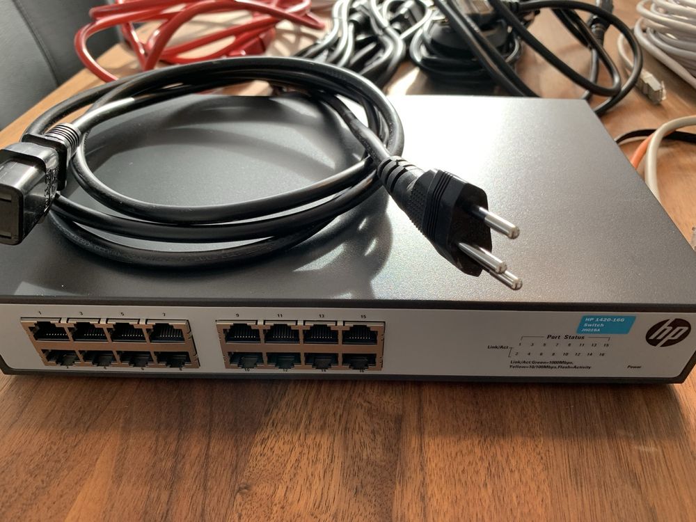 HP 1420-16G Switch mit div. Netzwerkkabeln (Gebraucht) in Kölliken für ...