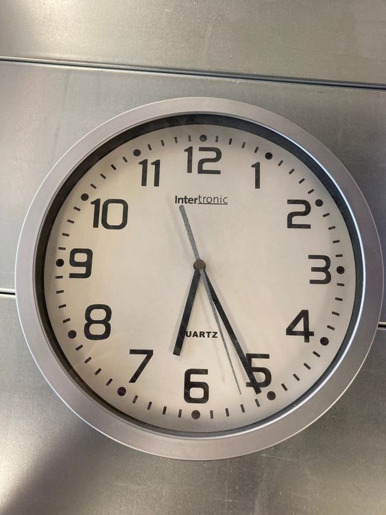 Intertronic Uhr (Quartz) (Gebraucht) in Zürich für CHF 1 – nur Abholung ...
