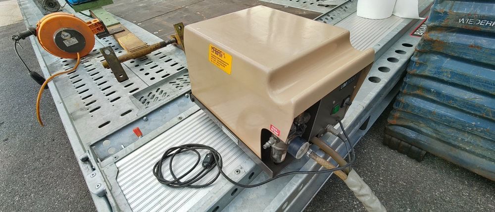 Schraubautomat Böllhoff UM 2000 mit Vibrationswendelförderer | Kaufen ...