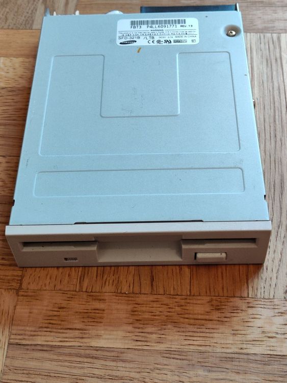 Samsung SFD 321B, 3.5" Floppy Disk Drive | Kaufen auf Ricardo