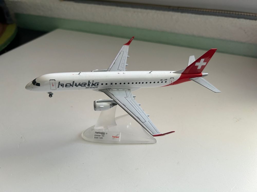 Herpa HELVETIC EMRAER E190 1:200 Flugzeugmodell ( Kunststoff | Kaufen ...