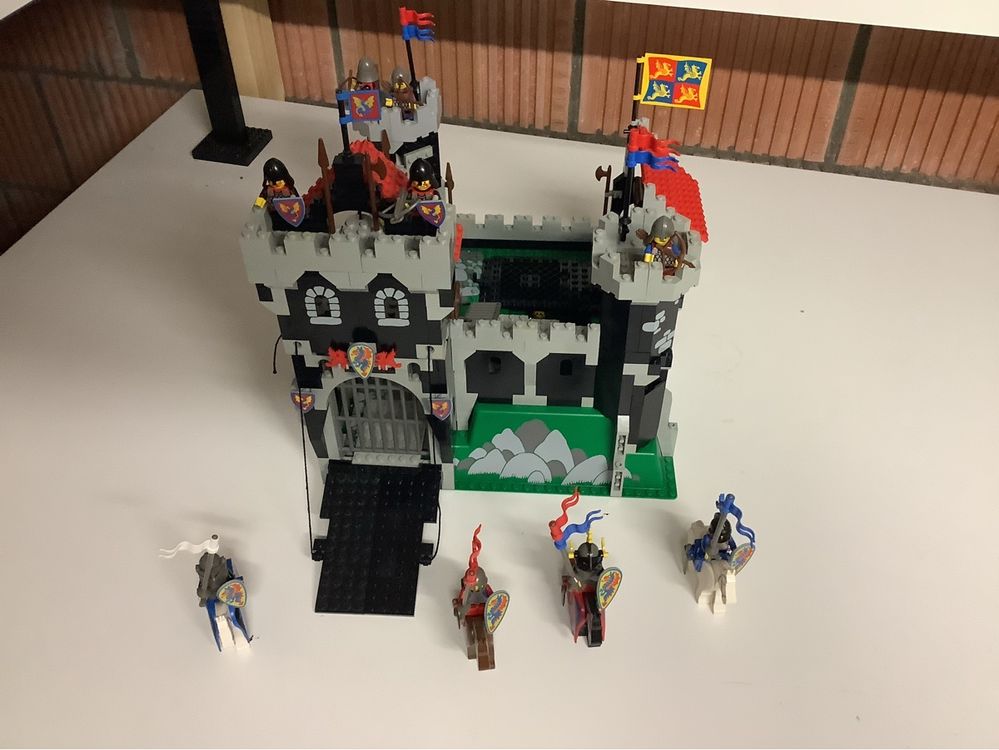 Lego 6086 Black Knights Castle komplett ausser Weisse Federn | Kaufen ...