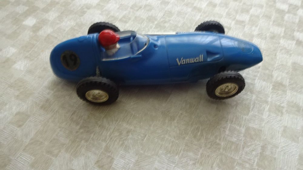 VOITURES CIRCUIT TRIANG SCALETRIC VANWAL N.19 (Gebraucht) in für CHF 30 ...