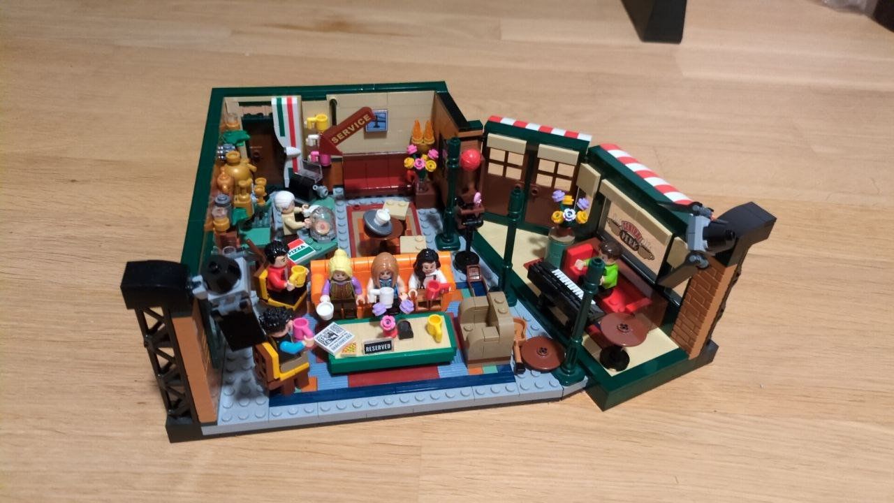 Lego Ideas - FRIENDS: Central Perk (21319) (Gebraucht) in Lausanne für ...