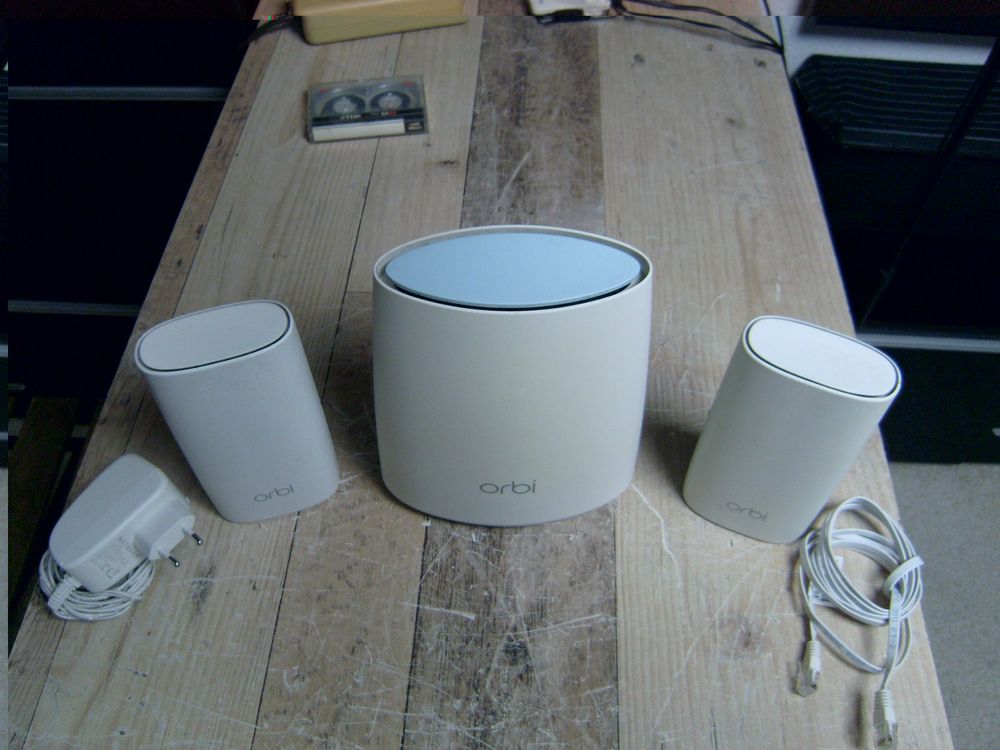 Netgear Orbi Prof High Speed WLAN überall Router + 2xSatelit (Gebraucht ...