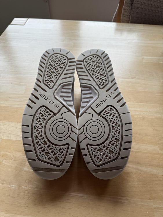 Tommy Schuhe (Neu (gemäss Beschreibung)) in Laufenburg für CHF 50 – nur ...