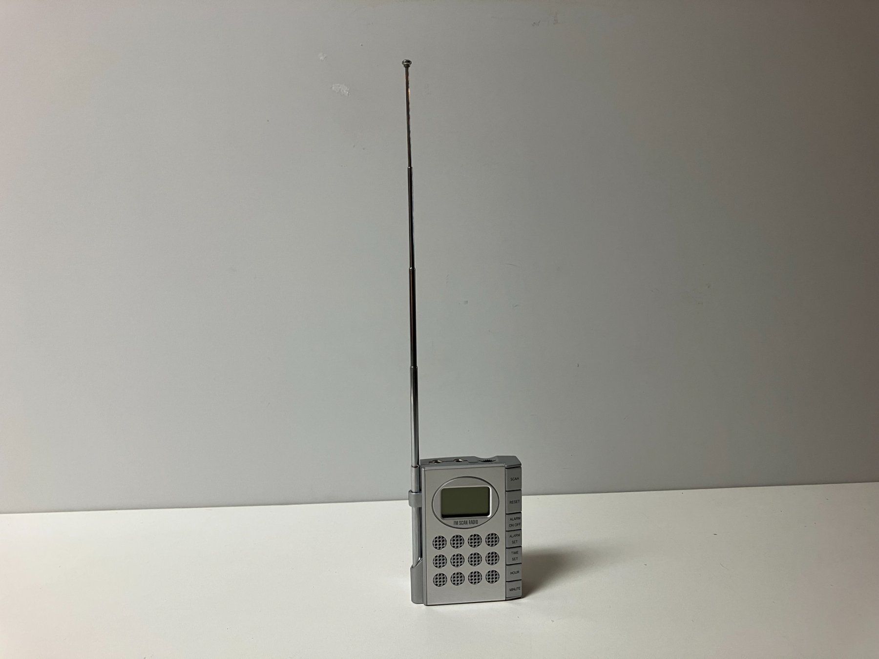 Portabler Mini Auto Scan Radio m. Alarmfunktion ab 1.- (Neu und ...