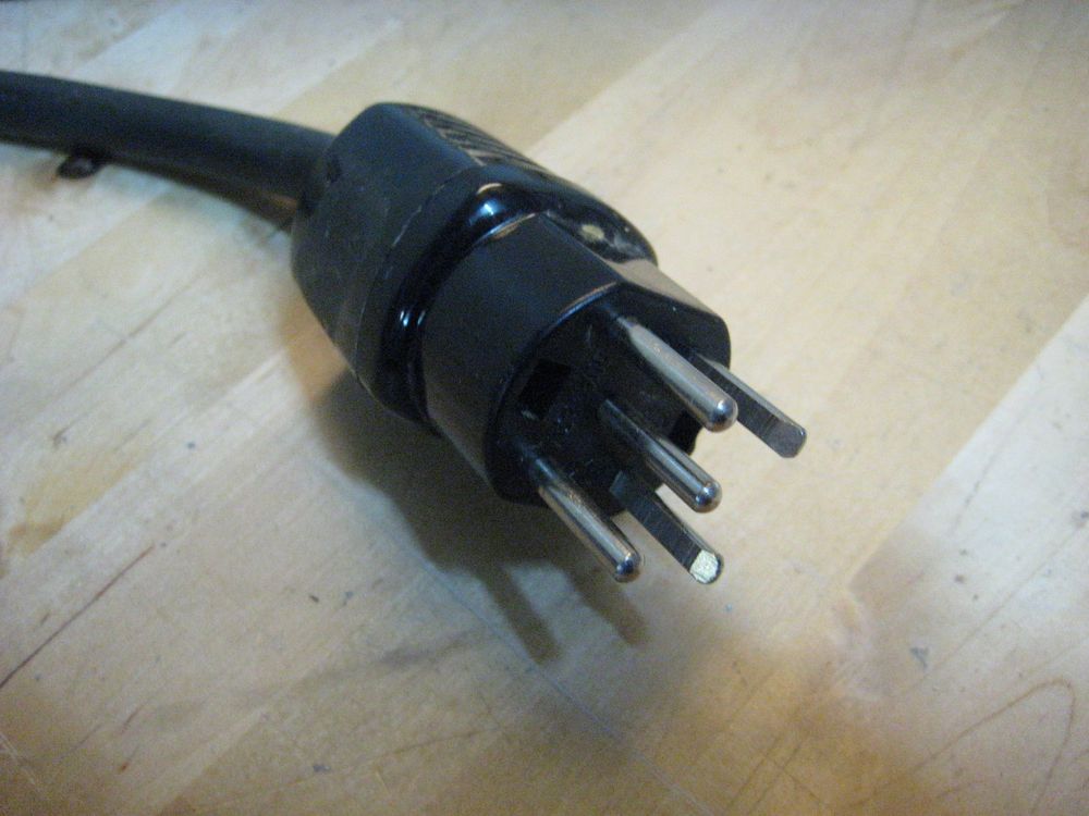 Elektro Stecker T15 mit 4 Dosen (Gebraucht) in ARISDORF für CHF 13 ...