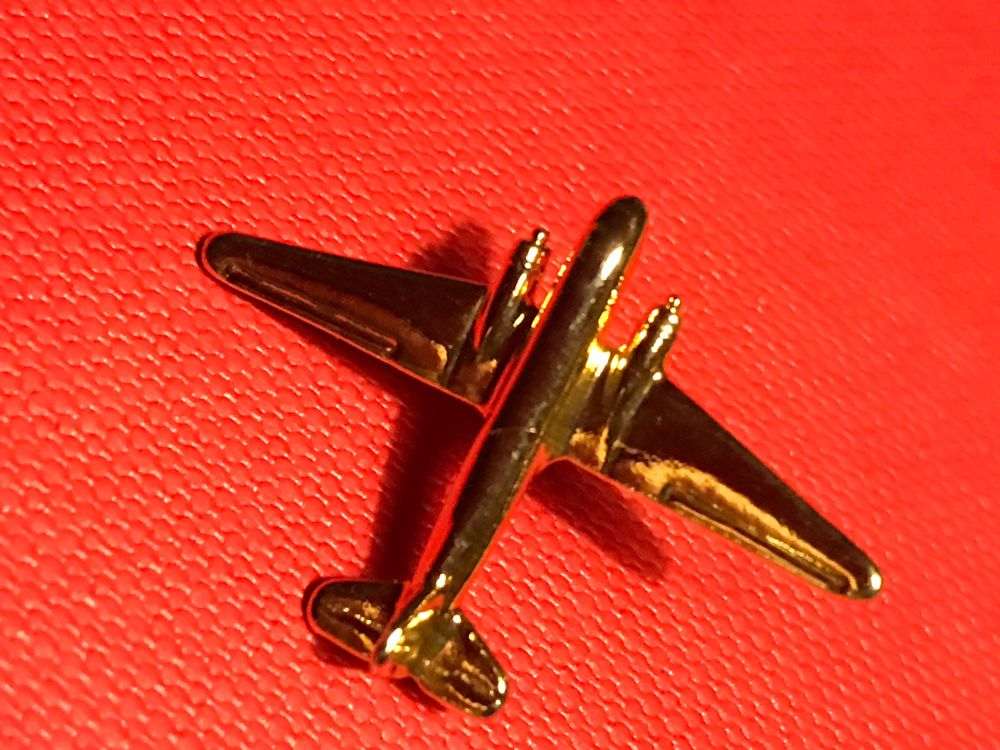 Pin Flugzeug DC3 Goldoptik | Kaufen auf Ricardo