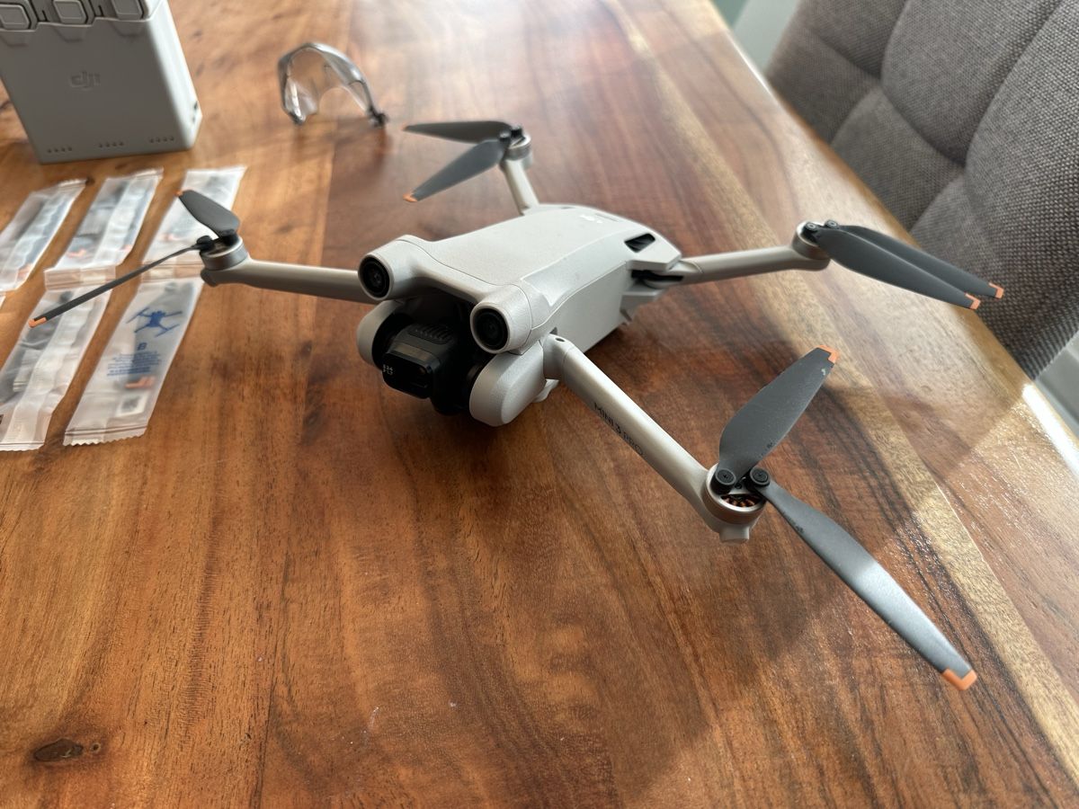 DJI Mini 3 Pro Drohne ab CHF 1.00!!! (Defekt) in Wolfhausen für CHF 58 – mit Lieferung auf ...