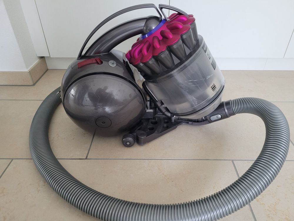 Dyson DC37 inkl. Zubehör (Gebraucht) in Buchrain für CHF 92 – mit Lieferung auf Ricardo kaufen