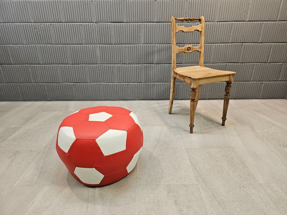 Football Pouf, Upholstered Stool Polster Fussball Hocker (Gebraucht) in ...