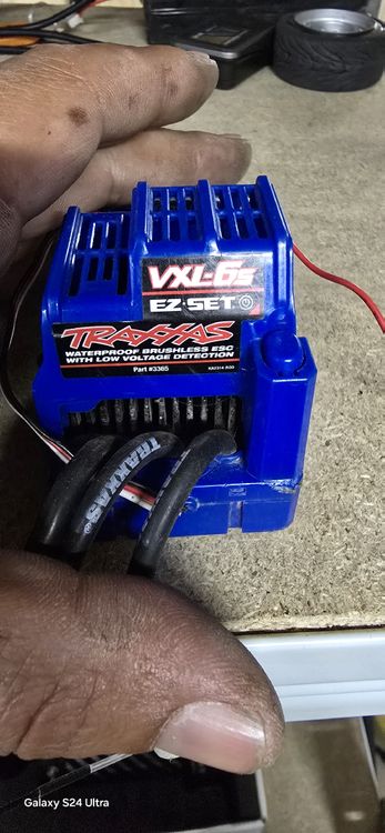 esc vxl 6 (Defekt) in Grandson für CHF 40 – mit Lieferung auf Ricardo ...