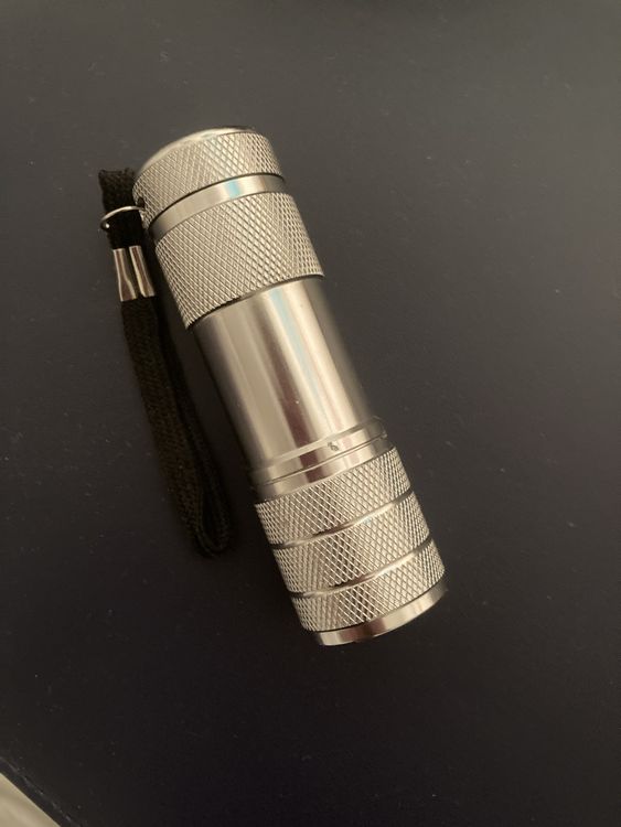 Kompakte Mini LED Taschenlampe - Ideal für den Winter! (Gebraucht) in ...