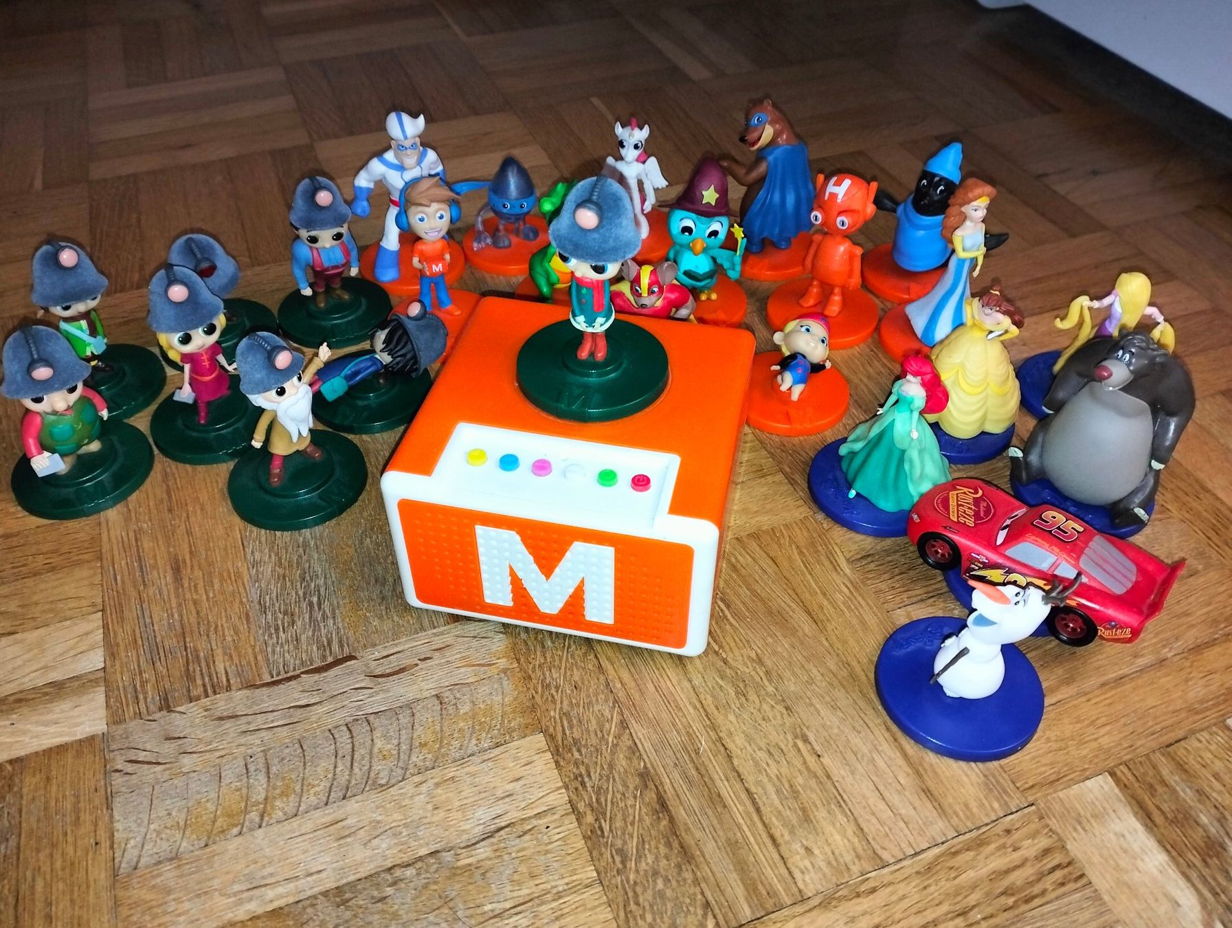 Migros Mania Story Box mit 26 Figuren (Gebraucht) in Ittigen für CHF 64 ...