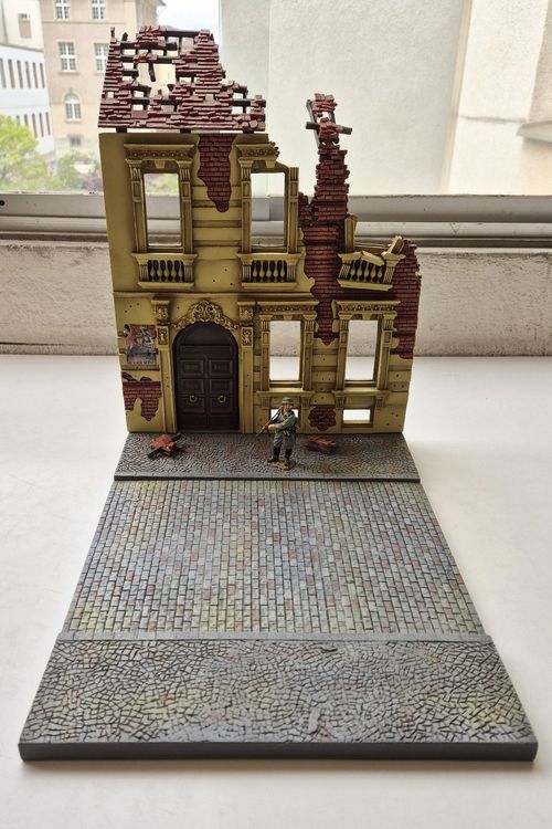 Collector's Showcase / Ruined Building / 1/30 / Sammlerstück (Gebraucht ...