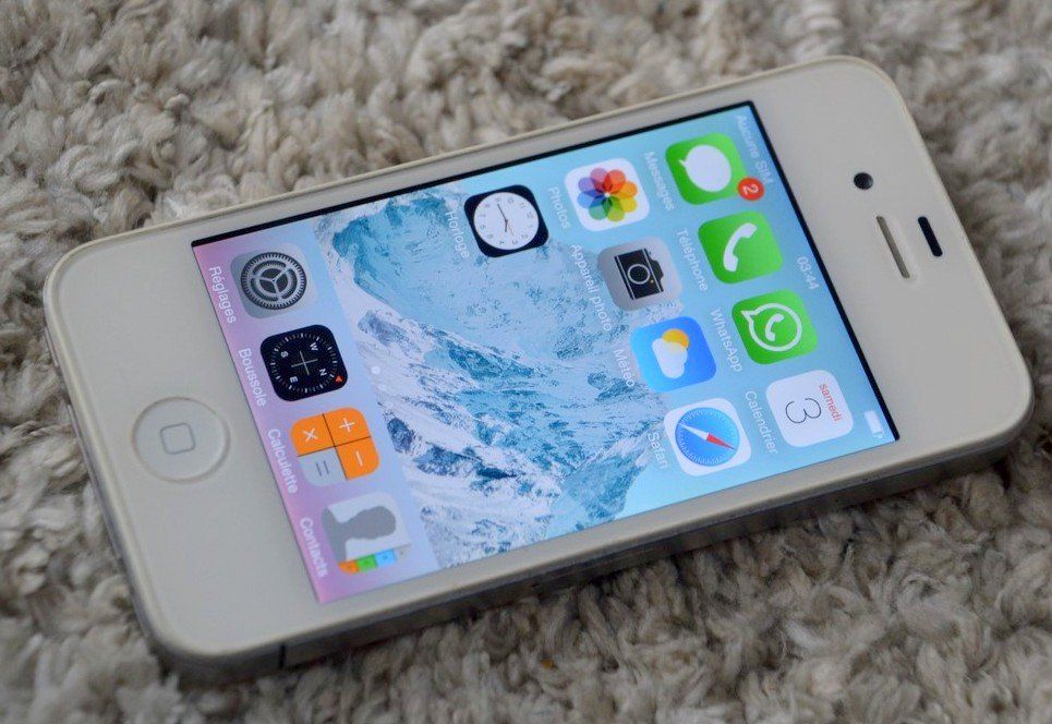 Apple iPhone 4 A1332 16Gb (Defekt) in Collonges für CHF 18 – mit ...