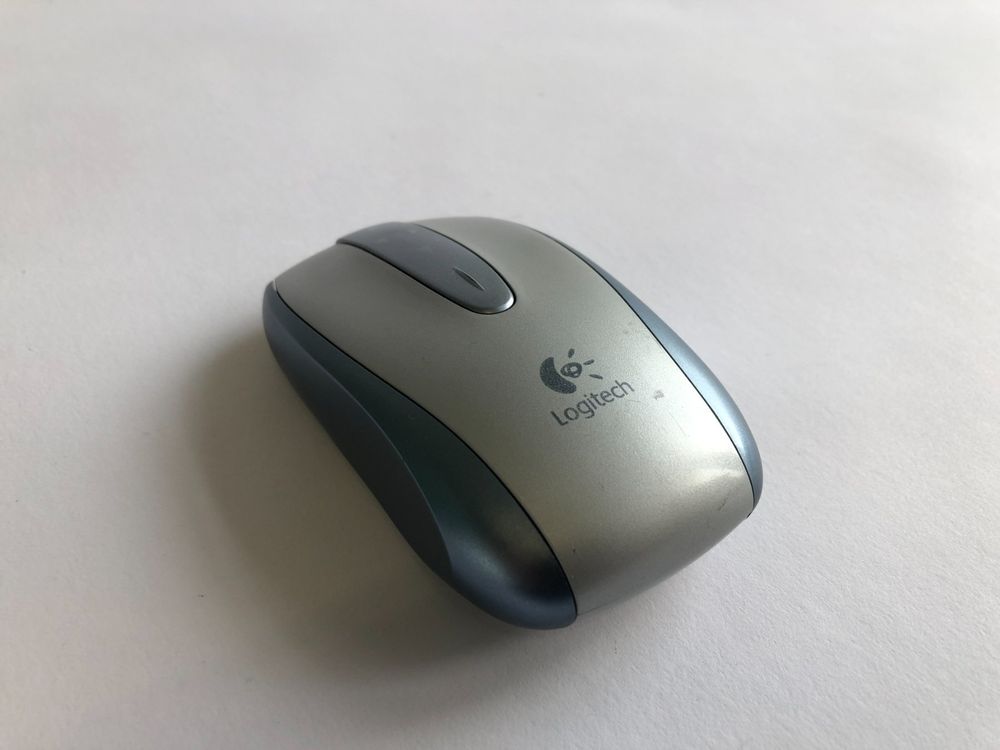 Funkmaus Logitech V500 (super ergonomisch) (Gebraucht) in Huttwil für ...