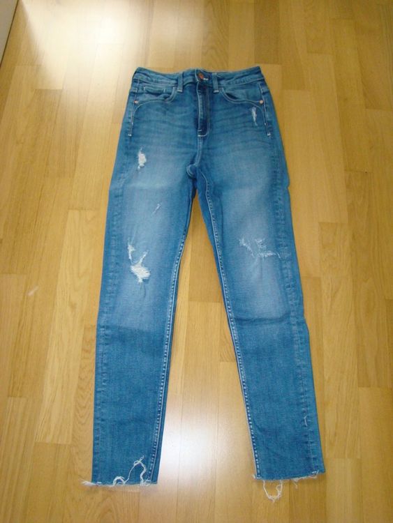 Zara, jeans (Neu und originalverpackt) in Lussery-Villars für CHF 21 – mit Lieferung auf Ricardo ...
